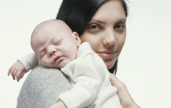 Dojenče i podrigivanje - Dojenje i hranjenje bočicom - Ringeraja.hr